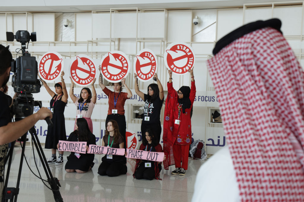 Insistence on Phasing Out Fossil Fuel Use | The Gaze